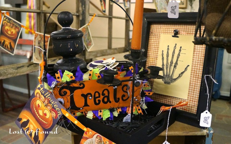 30 Creative Fall Antique Booth Display Ideas - Lost & Found Decor