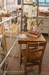 30 Creative Fall Antique Booth Display Ideas - Lost & Found Decor