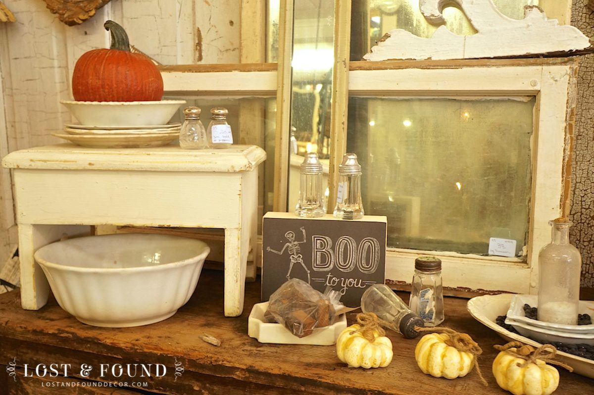 30 Creative Fall Antique Booth Display Ideas - Lost & Found Decor