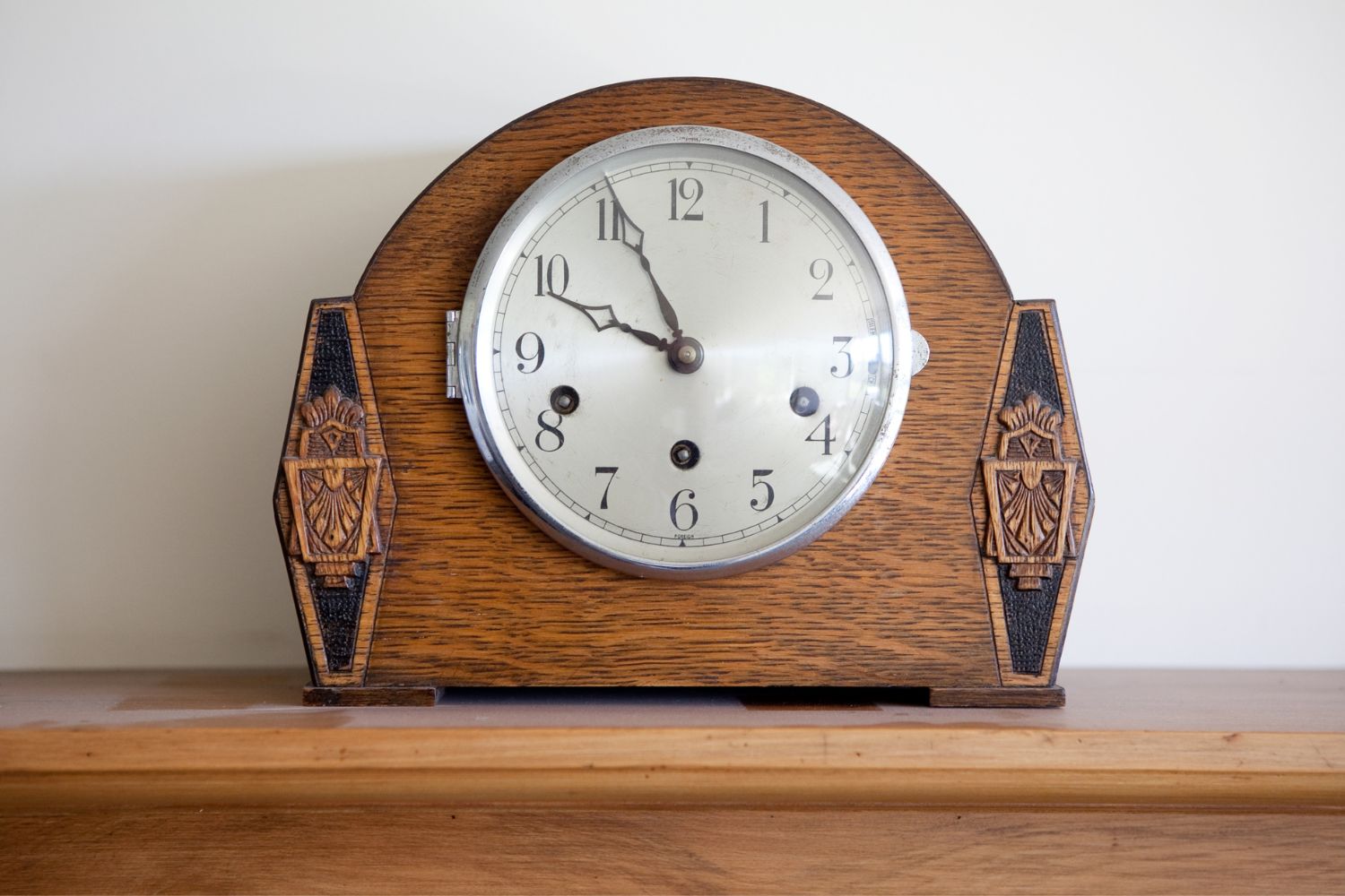 10 Unique Gift Ideas for Vintage and Antique Lovers - Lost & Found Decor