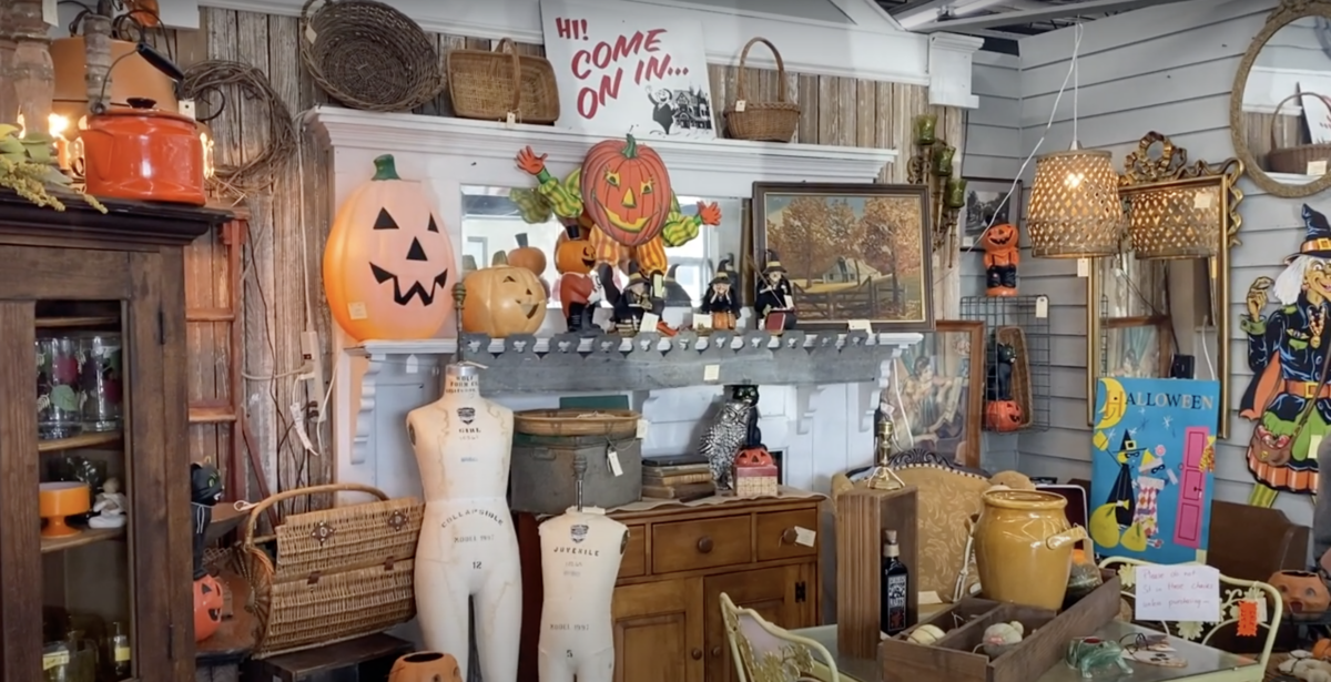 30 Creative Fall Antique Booth Display Ideas - Lost & Found Decor