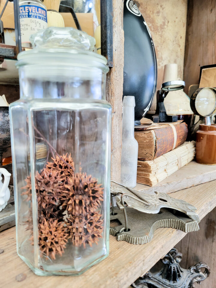 30 Creative Fall Antique Booth Display Ideas - Lost & Found Decor
